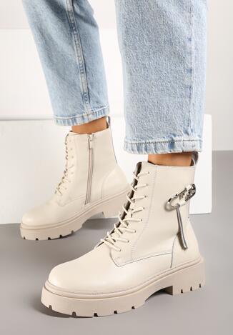 Beżowe Botki ze Skóry Naturalnej na Grubej Tłoczonej Podeszwie z Metalową Ozdobą Linadelle - Born2be