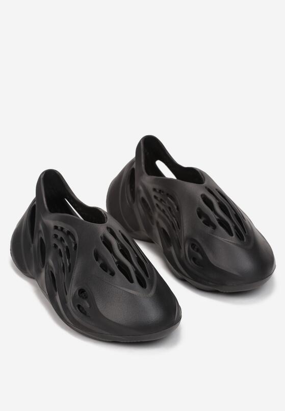 Czarne Gumowe Sneakersy z Wycięciami Semelia - Born2be