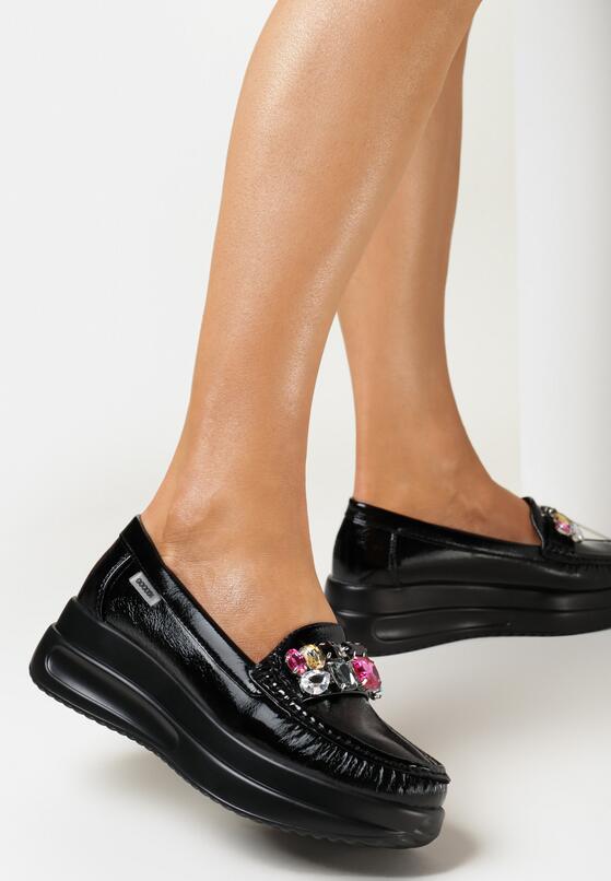 Czarne Lakierowane Mokasyny z Kryształkami i Wysoką Platformą Kaydie ...