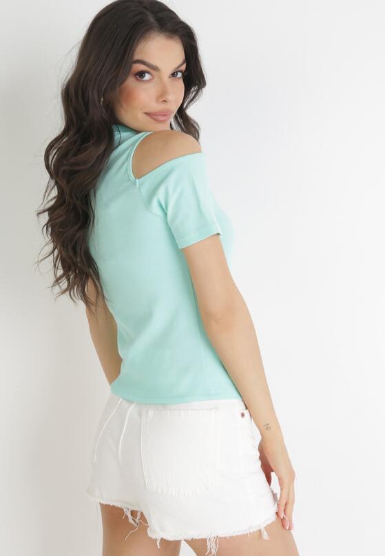 Miętowa Bluzka z Metalową Ozdobą i Wycięciami Jennisa - Born2be
