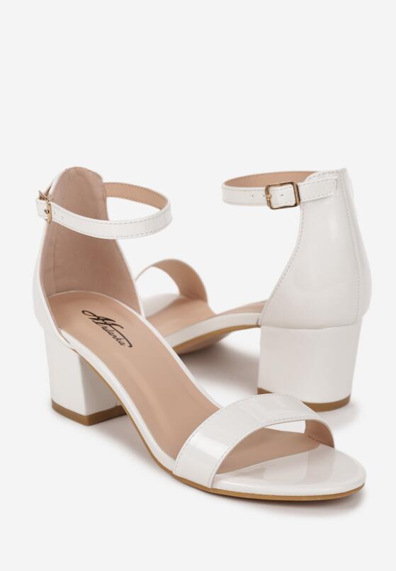 Białe Lakierowane Sandały na Słupku Cerria - Born2be