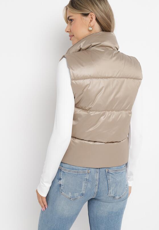 Beżowa Kamizelka z Szerokim Kołnierzem Pikowana Risara - Born2be