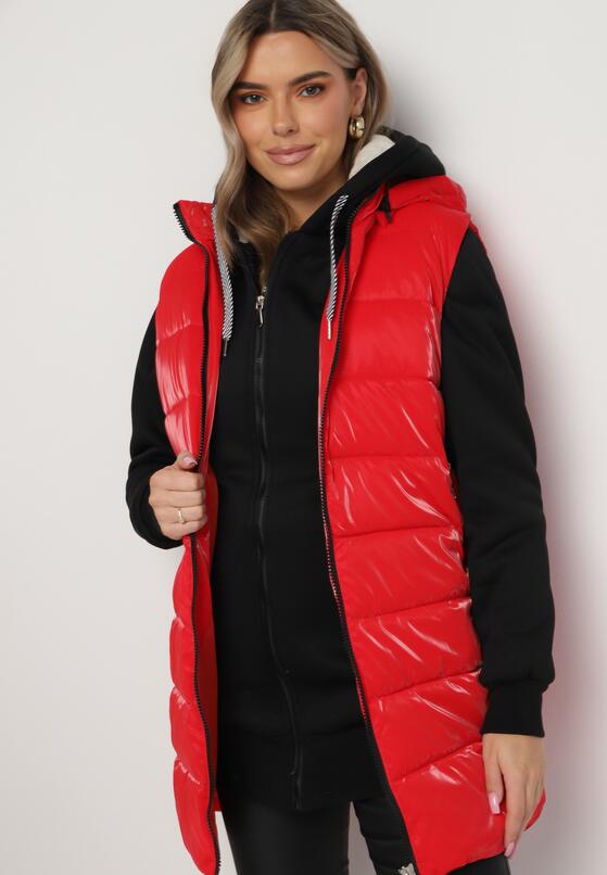Czerwona Kamizelka Pikowana z Kapturem Clozone - Born2be