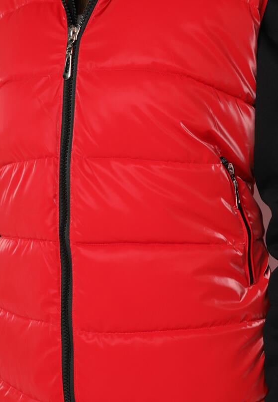 Czerwona Kamizelka Pikowana z Kapturem Clozone - Born2be