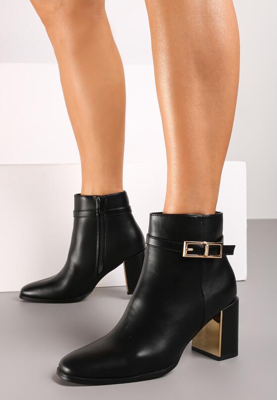Czarne Botki na Słupku z Elegancką Klamerką Niriva - Born2be