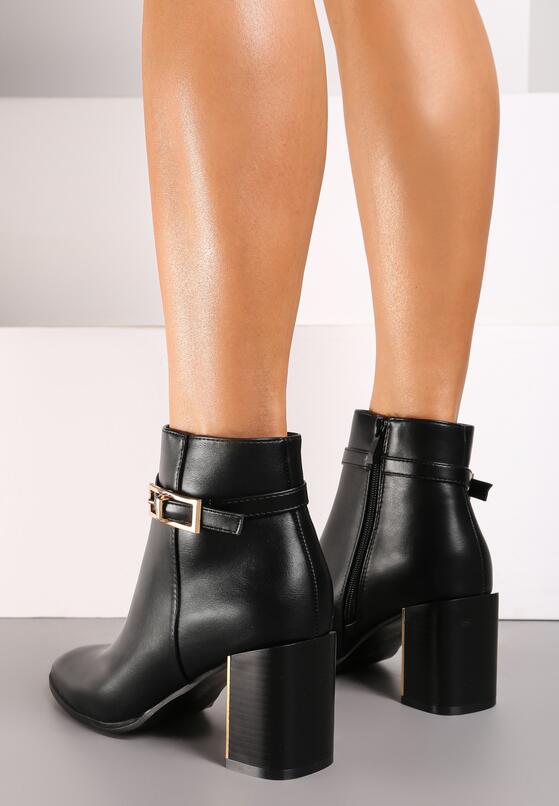 Czarne Botki na Słupku z Elegancką Klamerką Niriva - Born2be