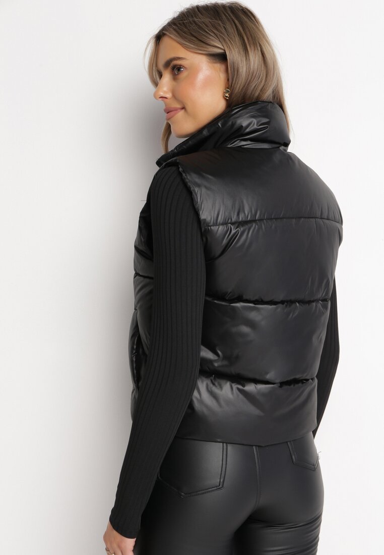 Czarna Kamizelka z Szerokim Kołnierzem Pikowana Risara - Born2be